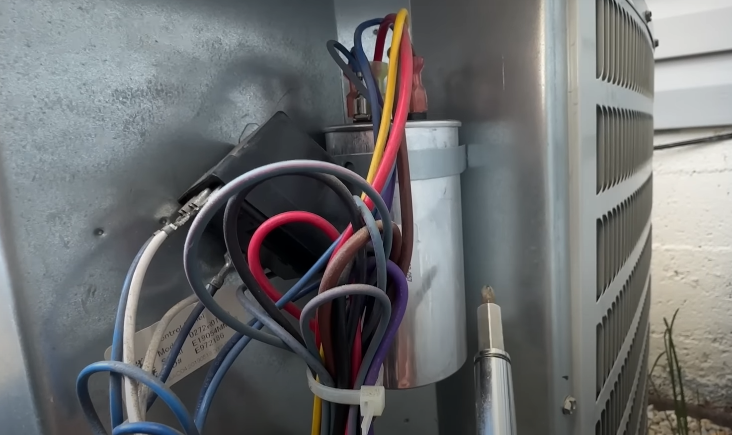 Polarized vs. Non-Polarized Capacitor: What’s the Difference ...