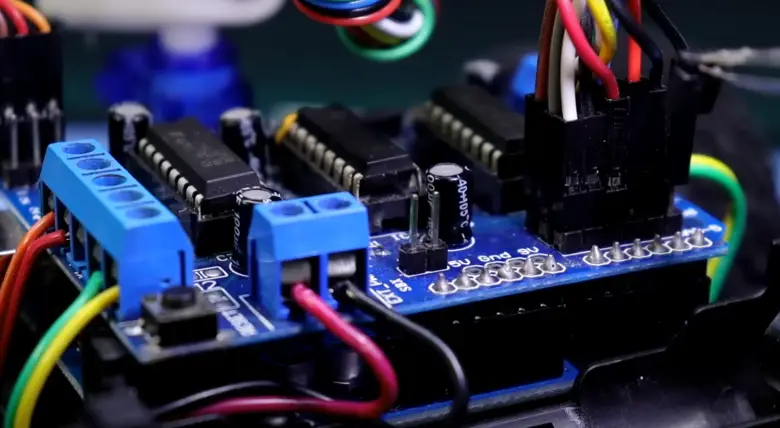 Simple Robotics Projects for Beginners - ElectronicsHacks