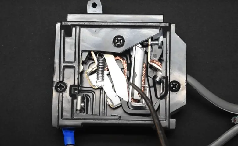 Circuit Breaker Won’t Reset: How to Fix? - ElectronicsHacks