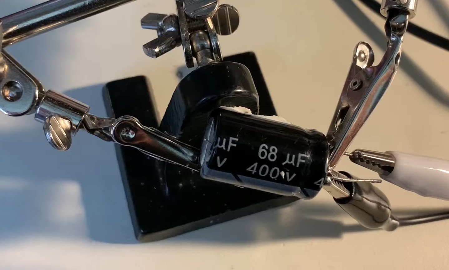 Do Capacitors Get Hot? - ElectronicsHacks