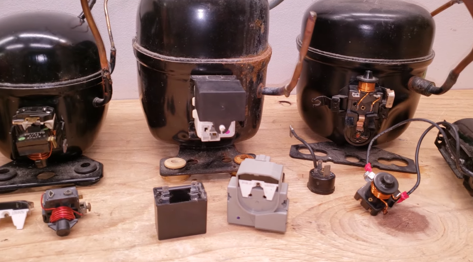 How Does a PTC Relay With Capacitor Work? - ElectronicsHacks