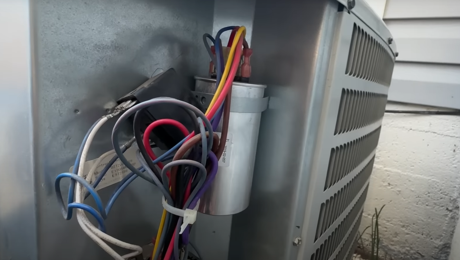 How to Test a Hard Start Capacitor? - ElectronicsHacks
