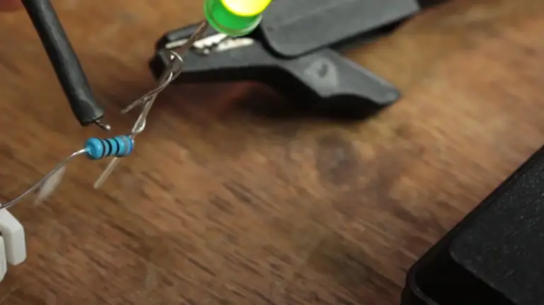 How to Wire Resistors? - ElectronicsHacks