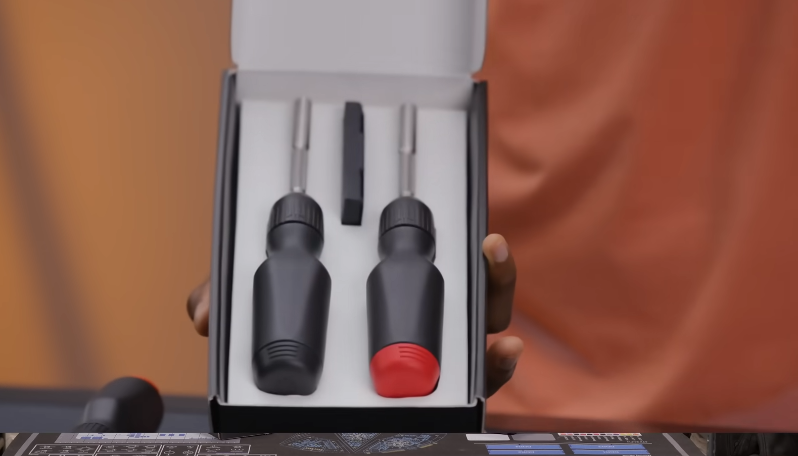 Linus Tech Tips Screwdriver Review - ElectronicsHacks Linus Tech Tips Screwdriver Review - ElectronicsHacks