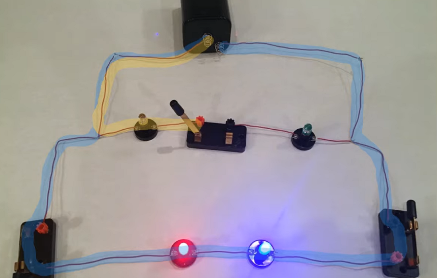 Series vs. Parallel Circuit: What’s the Difference? - ElectronicsHacks