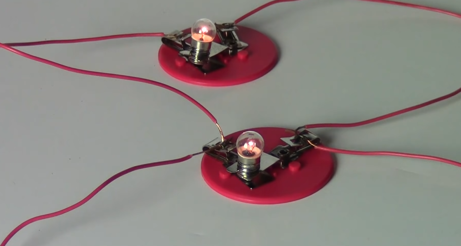 Series vs. Parallel Circuit: What’s the Difference? - ElectronicsHacks