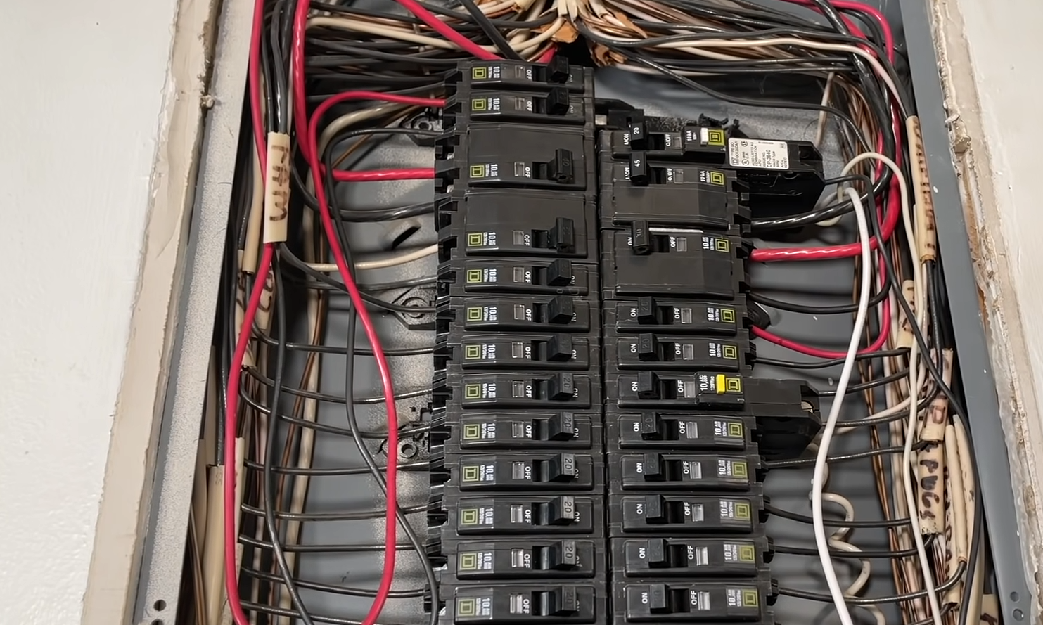 What Breakers Are Compatible With Murray? - ElectronicsHacks