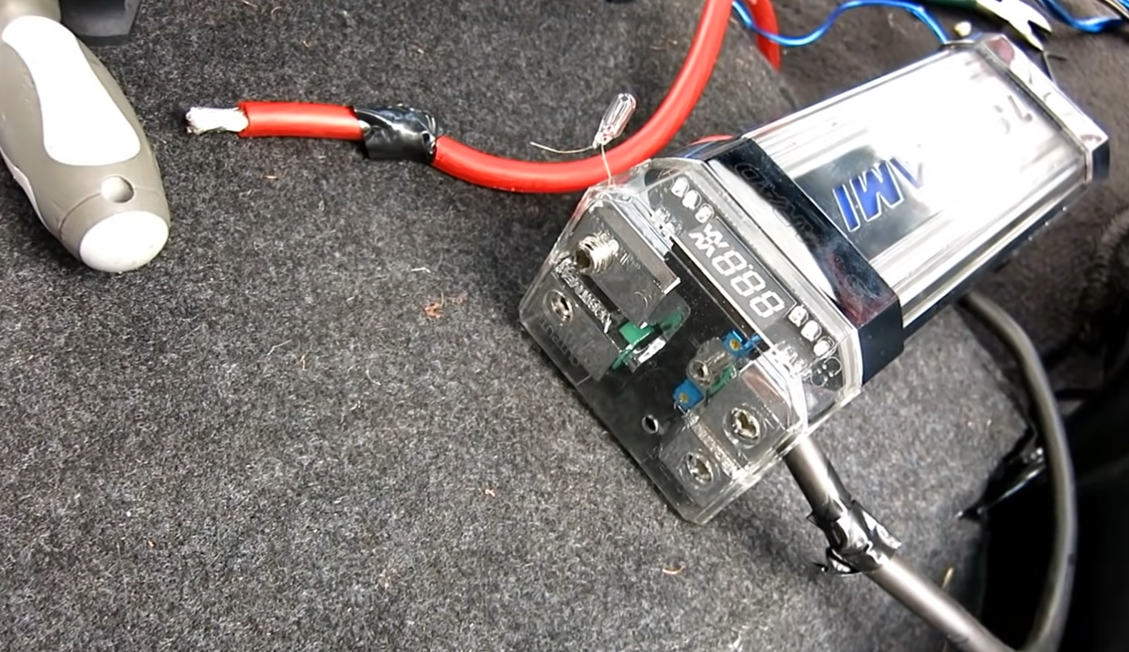 What Is the Peak Voltage Across the 4.0 μF Capacitor? - ElectronicsHacks