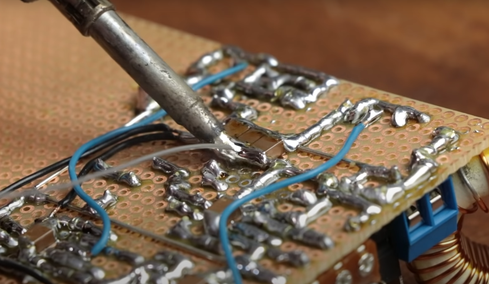 Why the Circuit Has Low Output Impedance and High Input Impedance ...