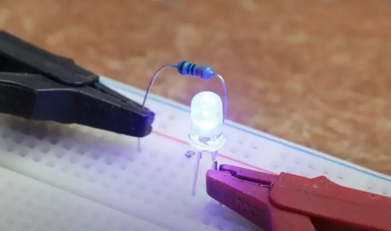 Why the Circuit Has Low Output Impedance and High Input Impedance? - ElectronicsHacks