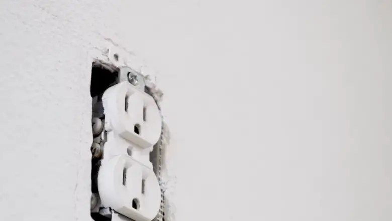 How to Fix a Buzzing Electrical Outlet? - ElectronicsHacks