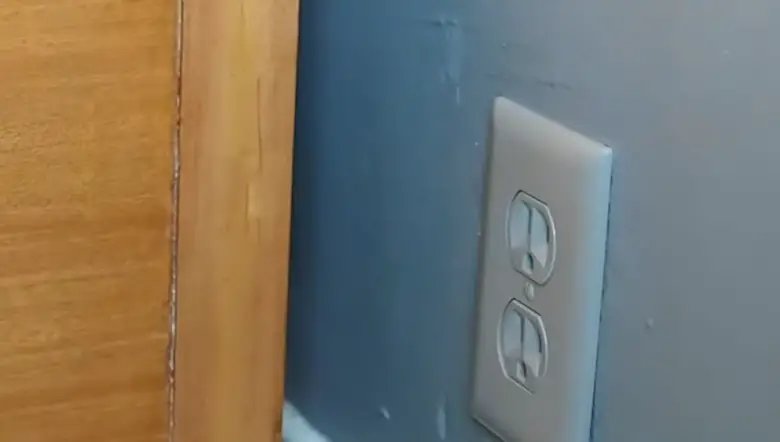 How to Fix a Buzzing Electrical Outlet? - ElectronicsHacks