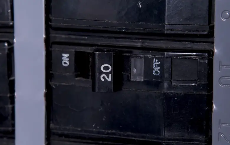 How to Fix a Loose Electrical Outlet? - ElectronicsHacks