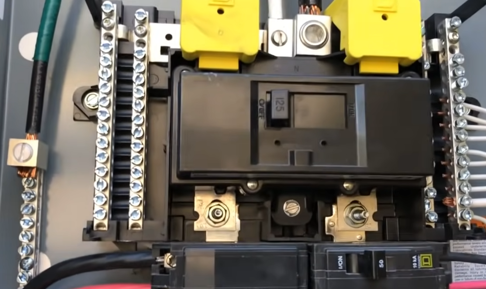 How to Read a Circuit Breaker? - ElectronicsHacks