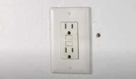How to Wire a GFCI Outlet With Multiple Outlets? - ElectronicsHacks
