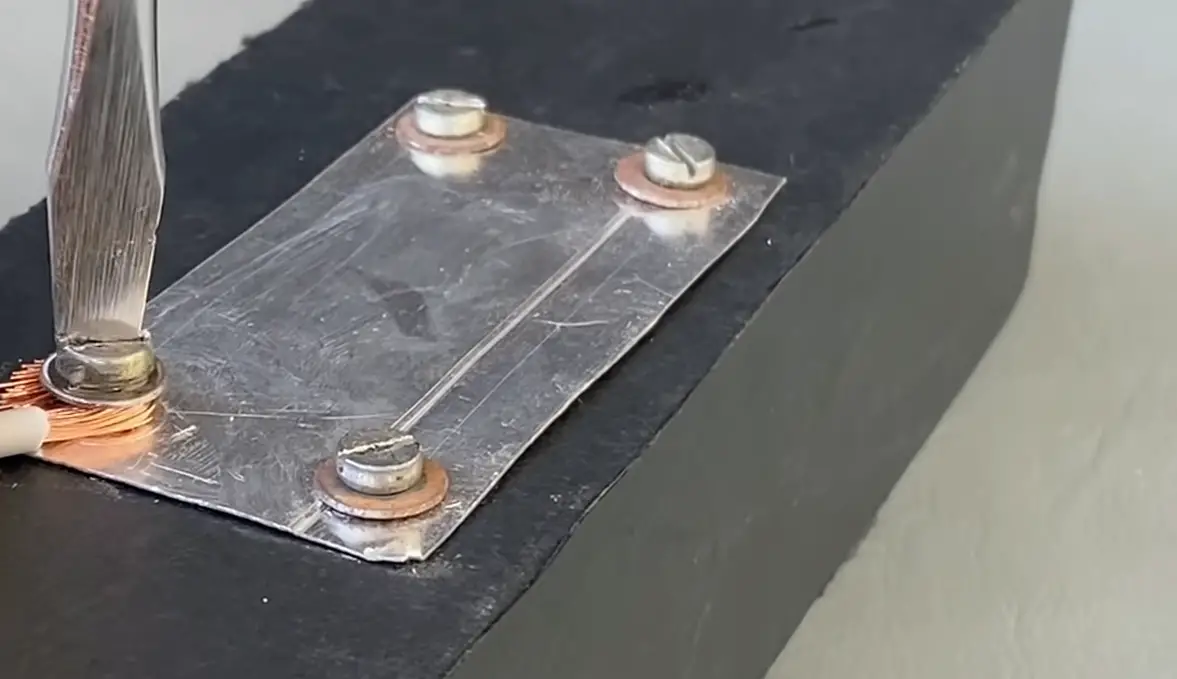 How to Wire a Light Fixture With Two Black Wires? - ElectronicsHacks