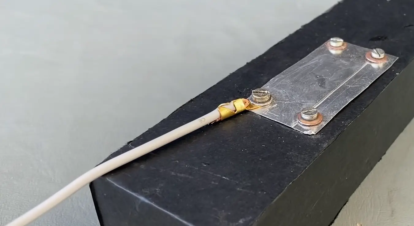 How to Wire a Light Fixture With Two Black Wires? - ElectronicsHacks