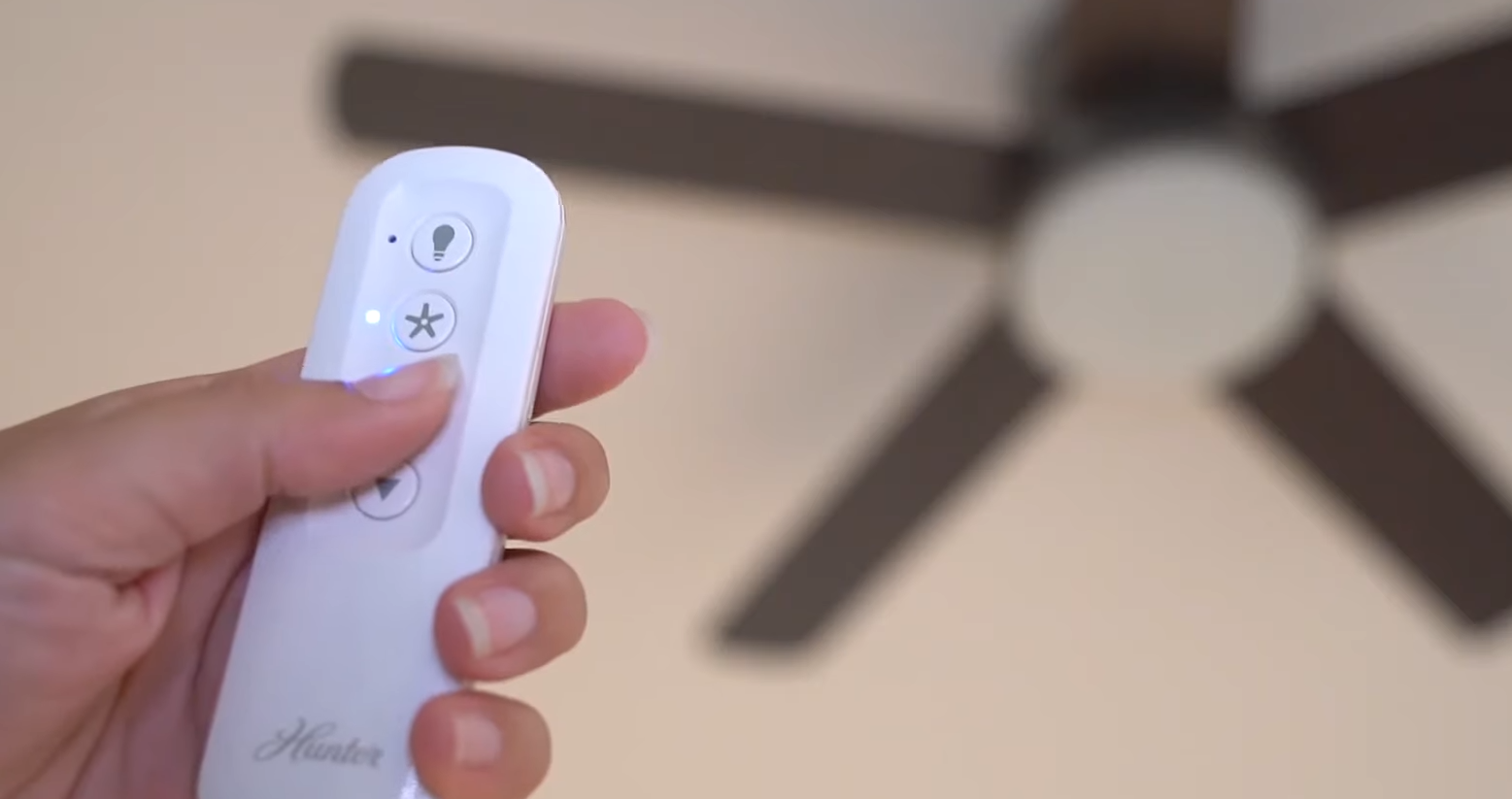 Hunter Fan Remote Not Working: How to Fix? - ElectronicsHacks