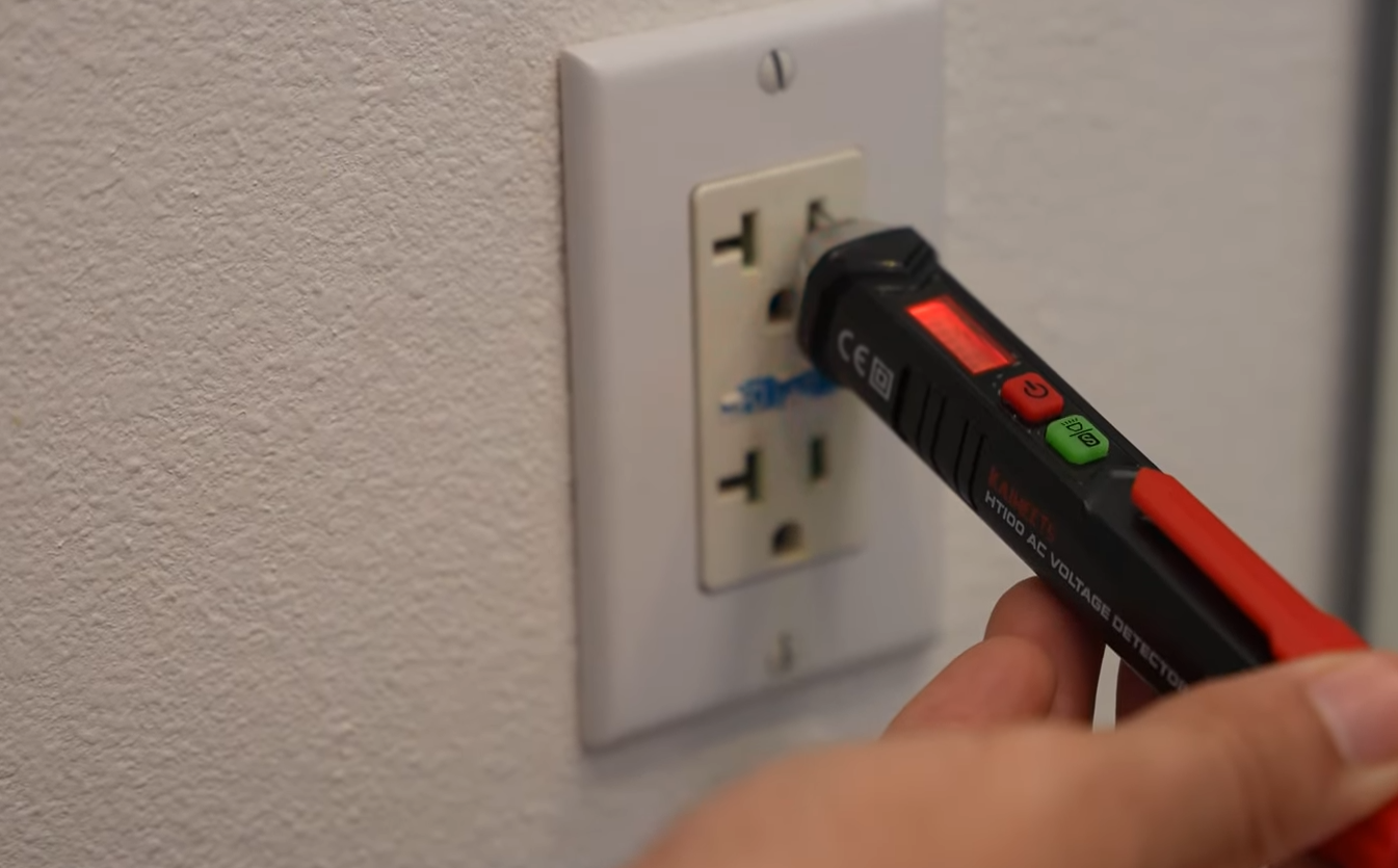 Why Would an Electrical Outlet Stop Working? - ElectronicsHacks