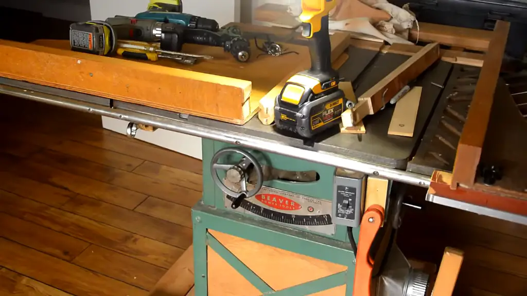 Can You Run A 208 Volt Motor On 240 Volts ElectronicsHacks Can You Run A 208 Volt Motor On 240 Volts ElectronicsHacks