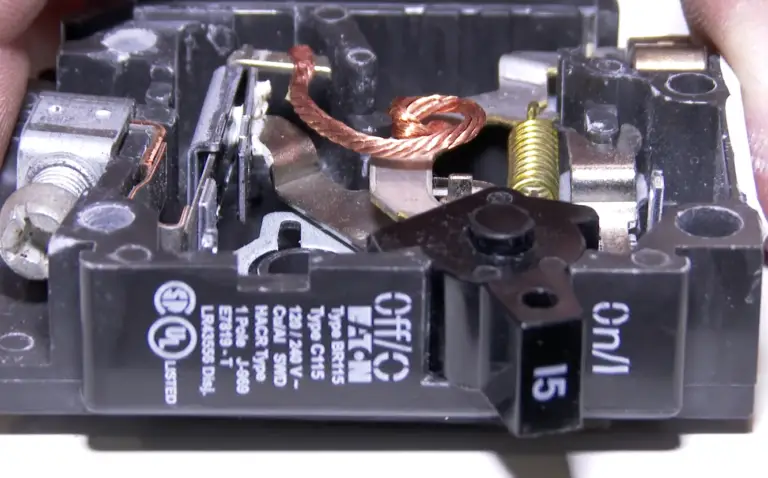 How Does a Circuit Breaker Work? - ElectronicsHacks