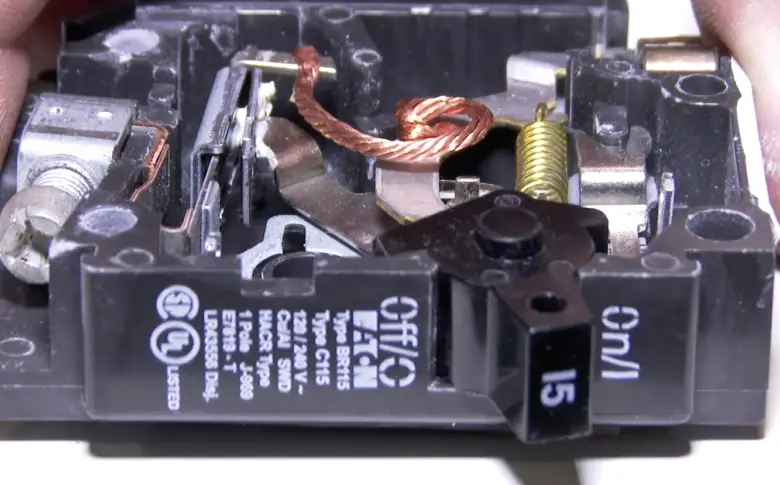 How Does a Circuit Breaker Work? - ElectronicsHacks