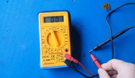 How Is a Voltmeter Connected in a Circuit? - ElectronicsHacks