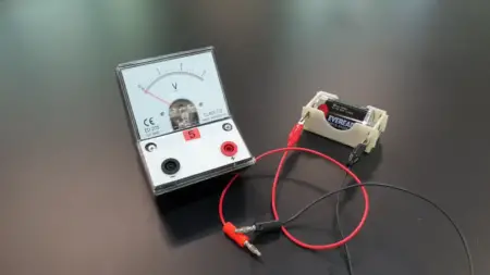 How Is a Voltmeter Connected in a Circuit? - ElectronicsHacks