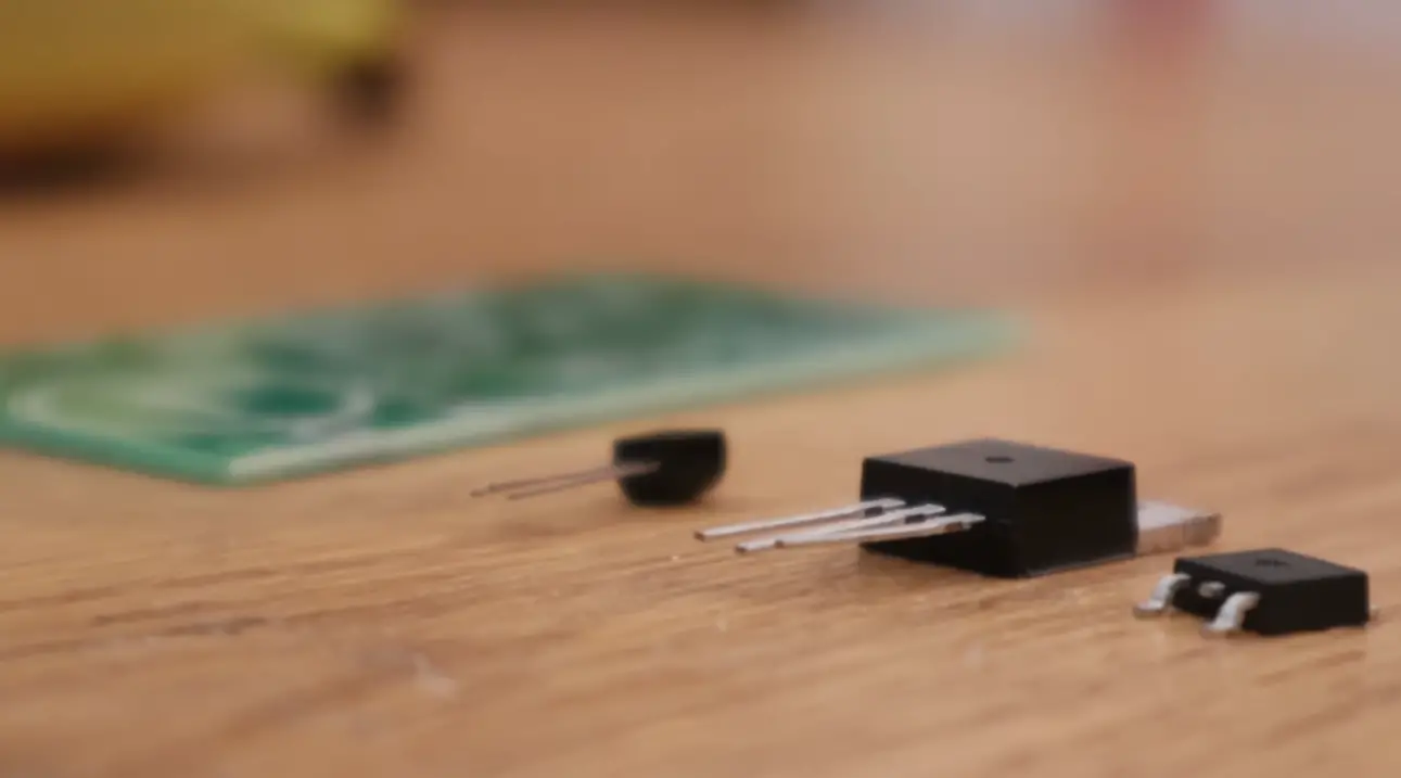 Op-Amp vs. Transistor: What’s the Difference? - ElectronicsHacks