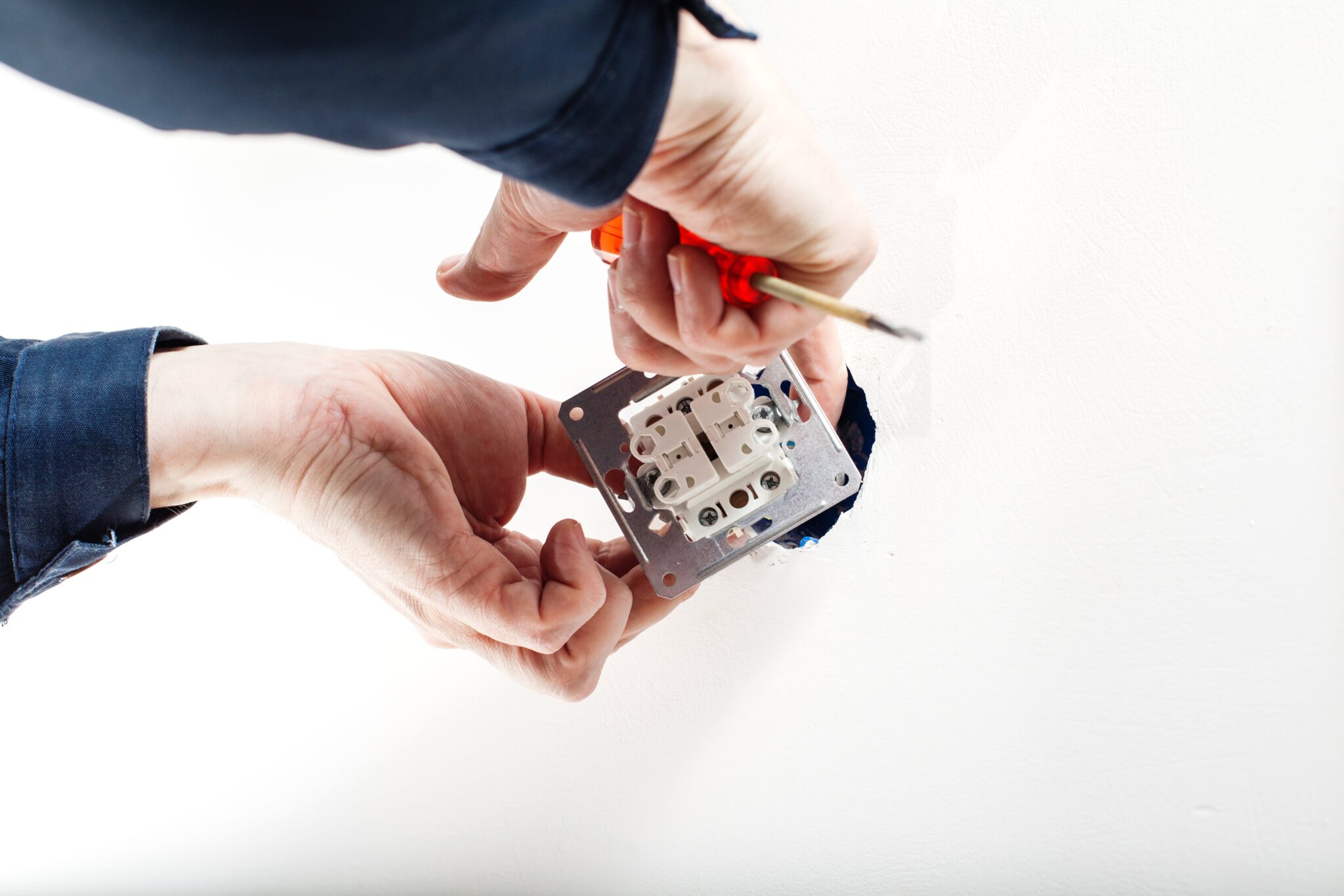 What Is a Residential Electrician? - ElectronicsHacks