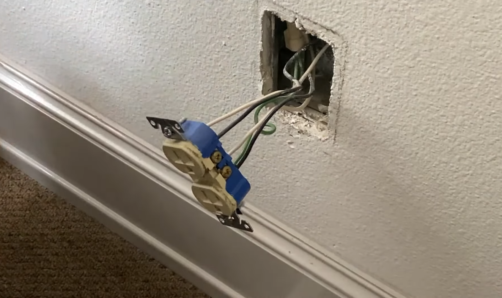 How to Install a GFCI Outlet With 4 Wires? - ElectronicsHacks