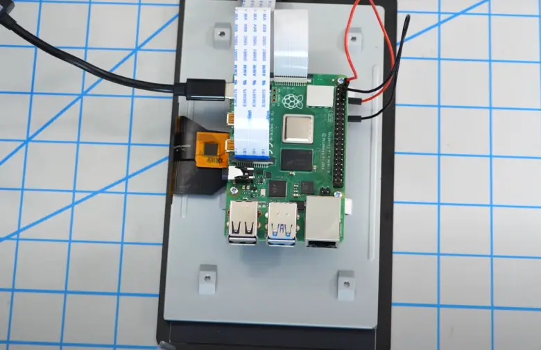 How to Make a Photo Booth With a Raspberry Pi? - ElectronicsHacks