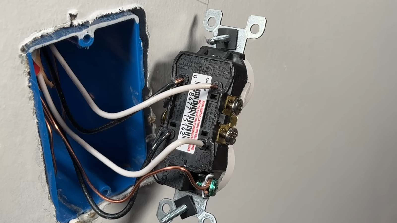 How to Remove Wire From Push-in Connector? - ElectronicsHacks