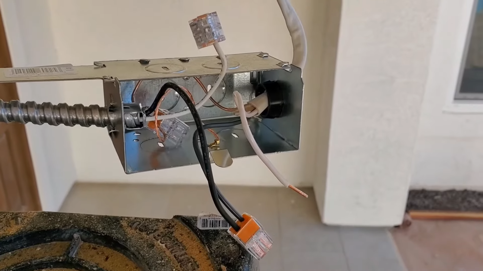 How to Remove Wire From Push-in Connector? - ElectronicsHacks