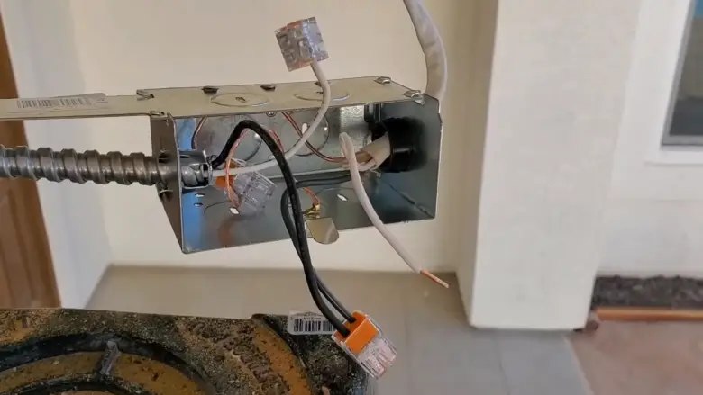 How to Remove Wire From Push-in Connector? - ElectronicsHacks