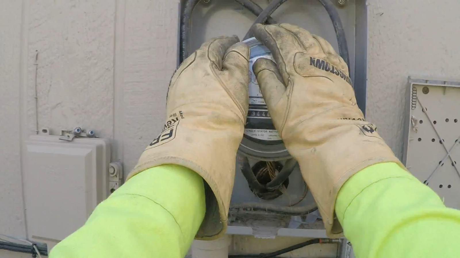 How to Turn Electricity Back on After Disconnect? - ElectronicsHacks