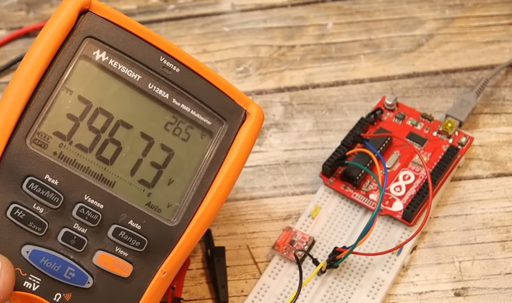 How to Use MCP4728? - ElectronicsHacks