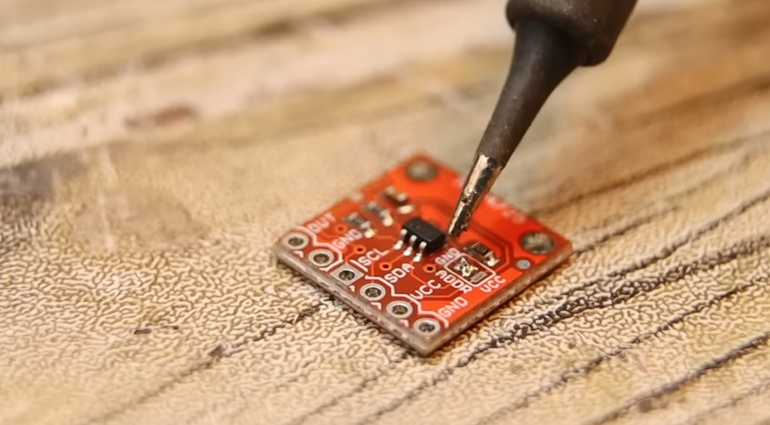 How to Use MCP4728? - ElectronicsHacks