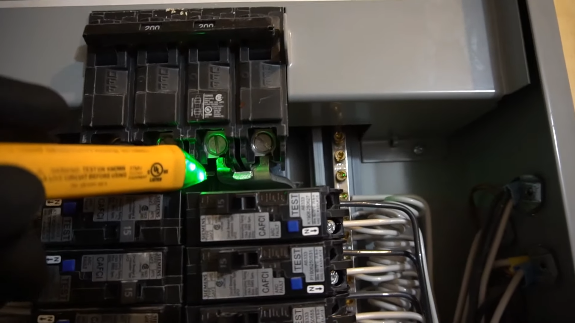 How to Wire a Double-Pole Breaker? - ElectronicsHacks