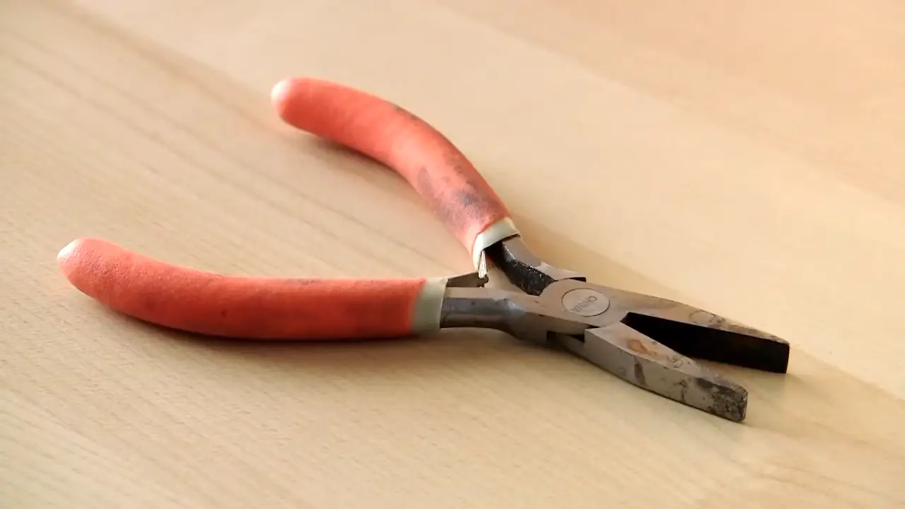 How to Wire a Light Fixture With Red, Black and White Wires ...