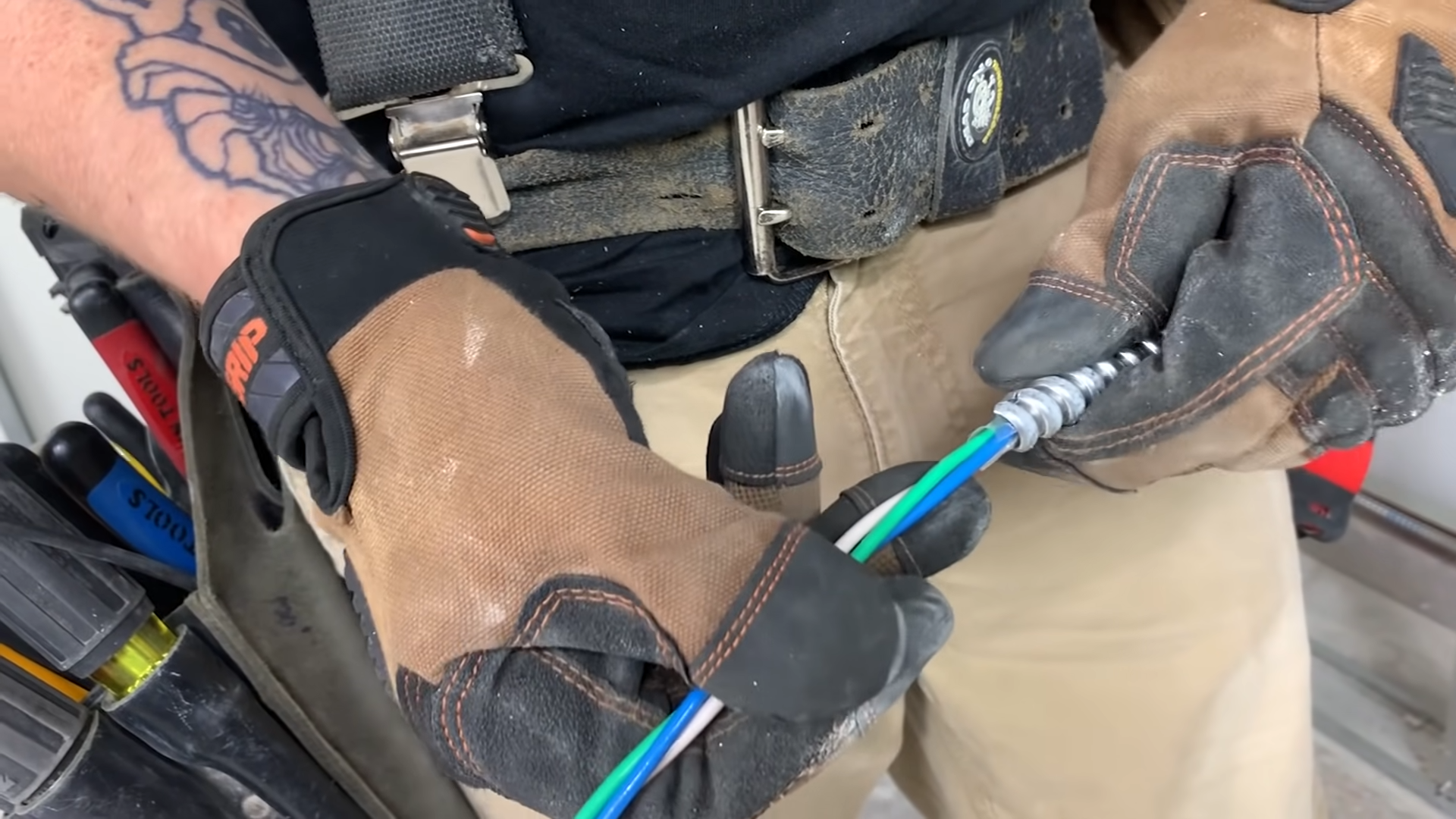 MC Cable vs. AC Cable: What’s the Difference? - ElectronicsHacks