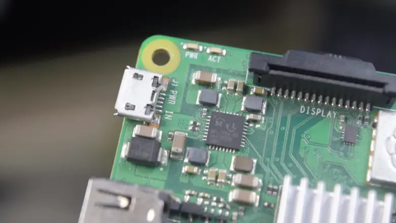 Raspberry Pi Low Voltage Warning: What to Do? - ElectronicsHacks