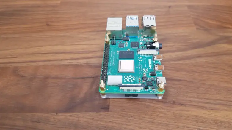 Red and Green Lights on the Raspberry Pi: What Does it Mean ...
