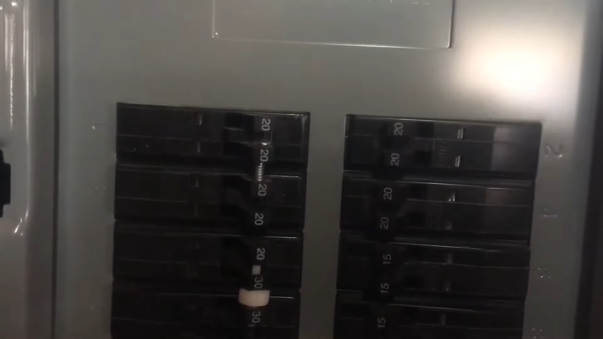 What Breakers Are Compatible With Square D Homeline? - ElectronicsHacks