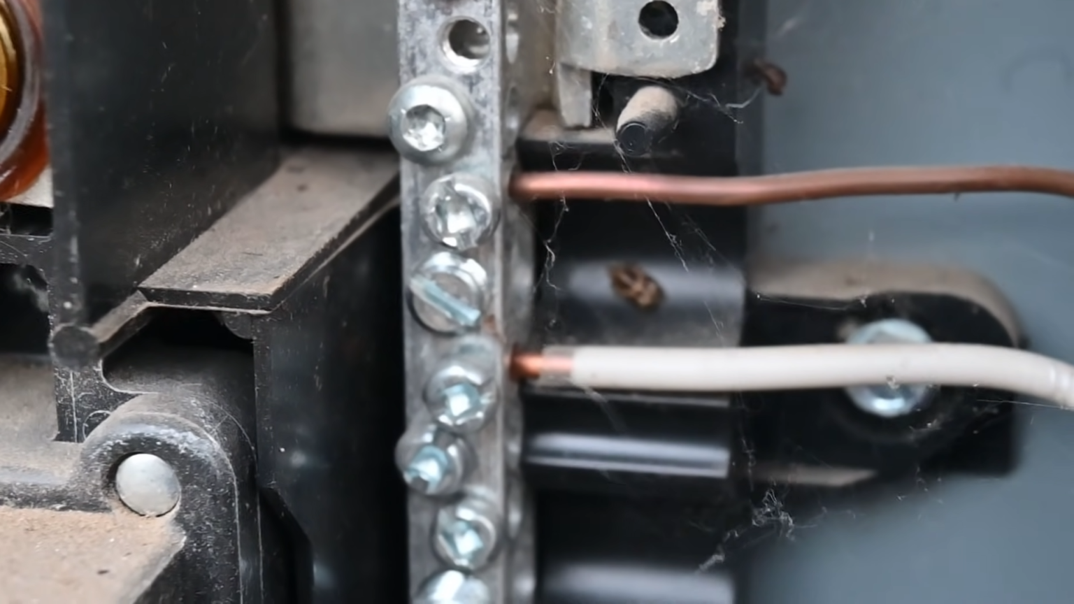 What Breakers Are Compatible With Square D Homeline? - ElectronicsHacks