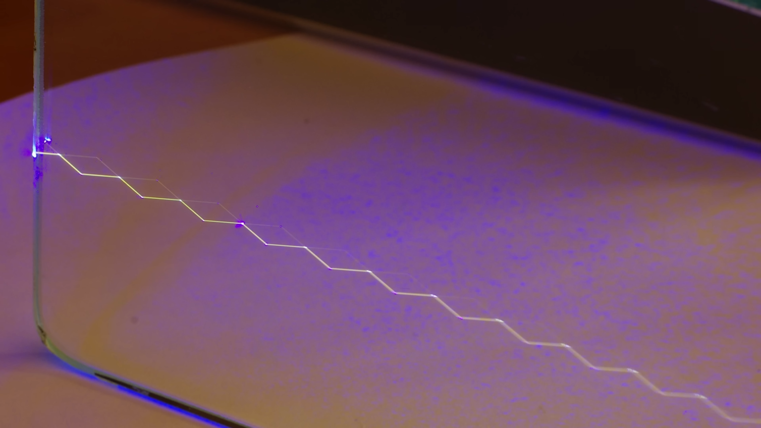 What Does a Fiber Optic Cable Look Like? - ElectronicsHacks