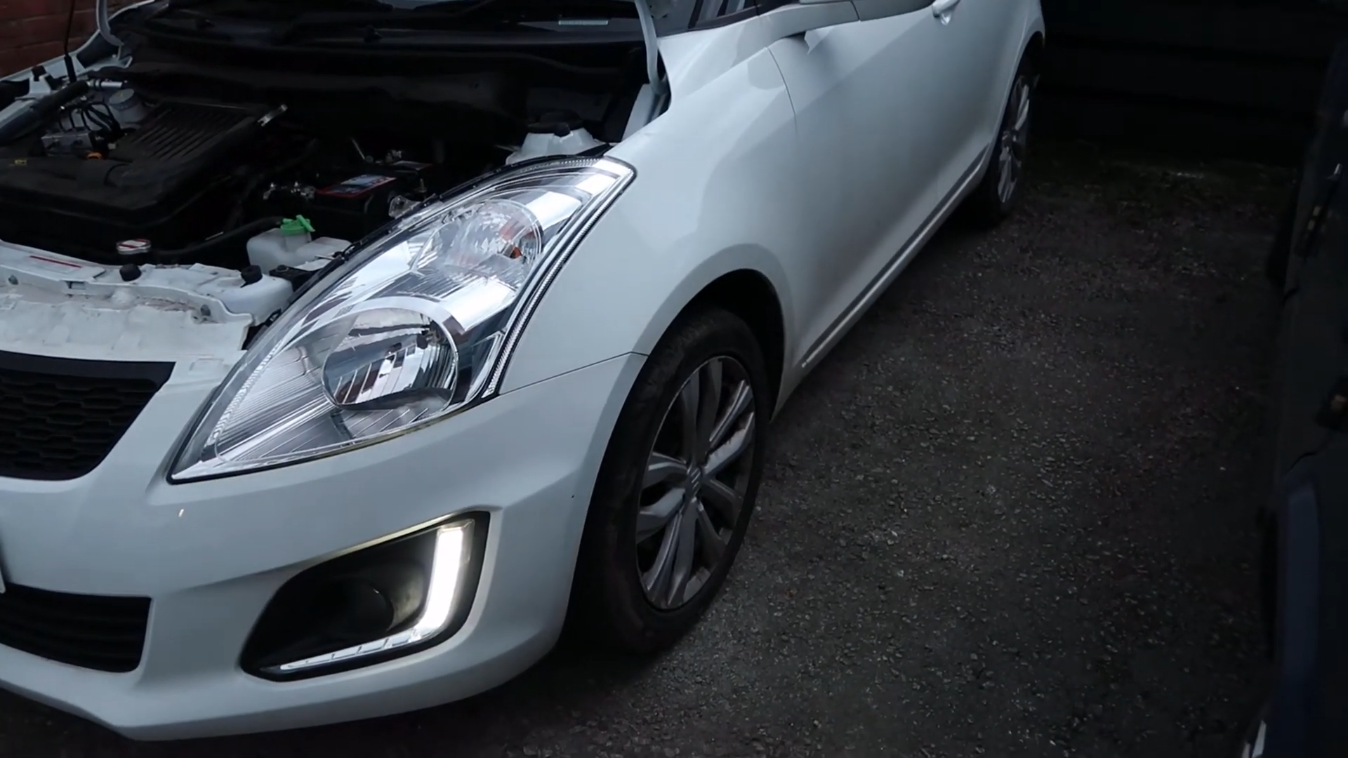 What Does the Battery Fuse Do? - ElectronicsHacks