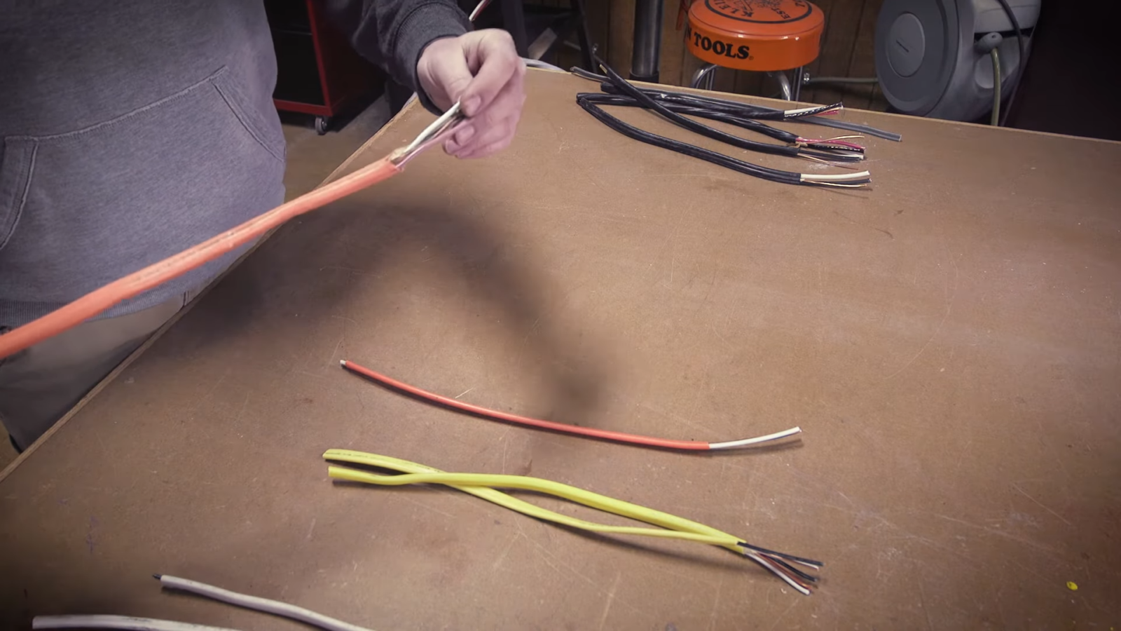 What Size Aluminum Wire for 100-Amp Service? - ElectronicsHacks